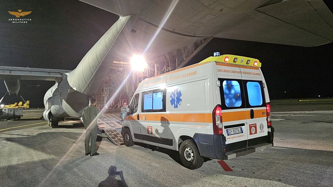 C-130 in volo d'emergenza per salvare la vita a un ragazzo | Cronaca PISA