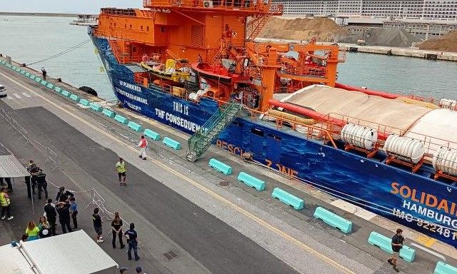 Nave umanitaria a Livorno con 35 naufraghi | Attualità LIVORNO