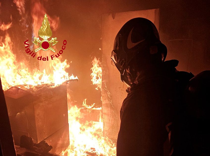 Incendio al ristorante e il fumo invade le case | Cronaca SESTO FIORENTINO